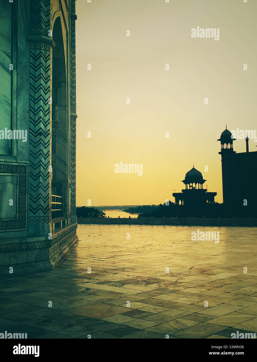 A side view of the Taj Mahal, Agra, Uttar Pradesh, India Stock Photo ...