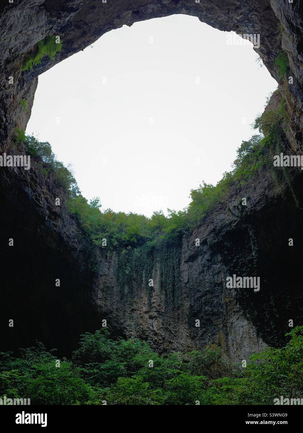 Earth cave hi-res stock photography and images - Alamy