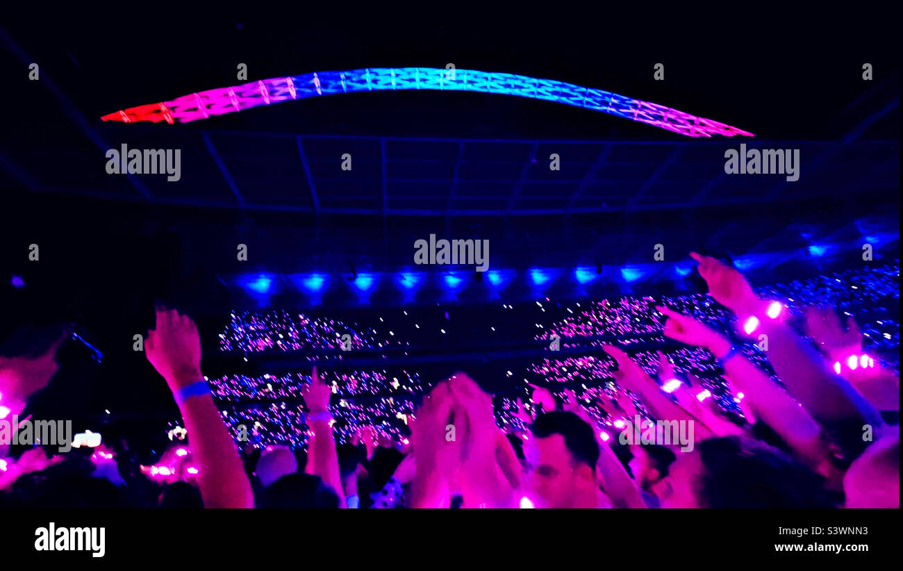 Coldplay music of the spheres tour hi-res stock photography and images ...