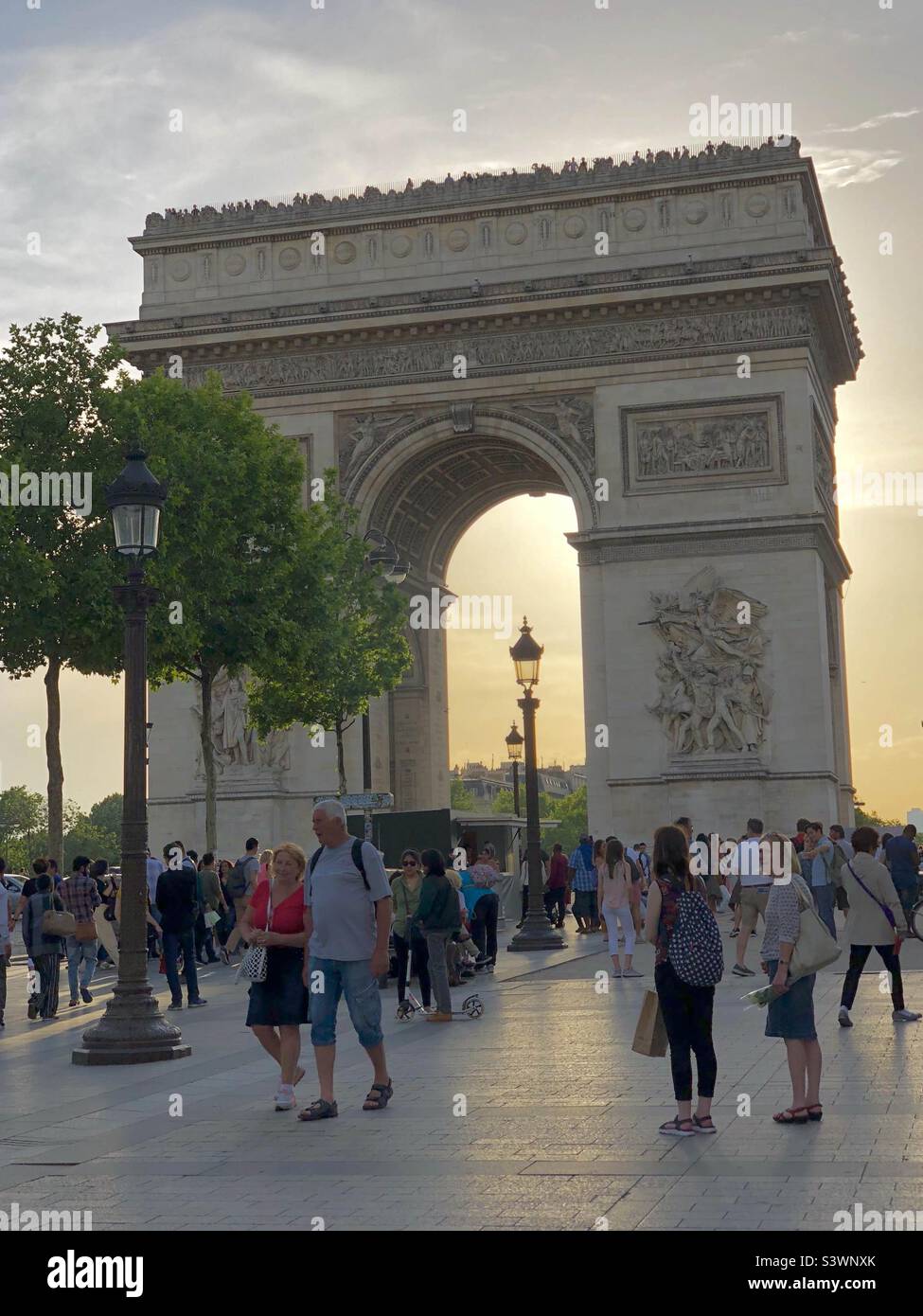 Triunfo paris hi-res stock photography and images - Alamy