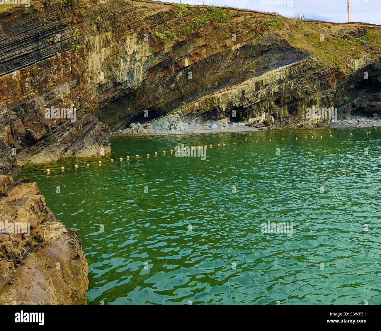 Tidal pool on the rocks hi-res stock photography and images - Alamy