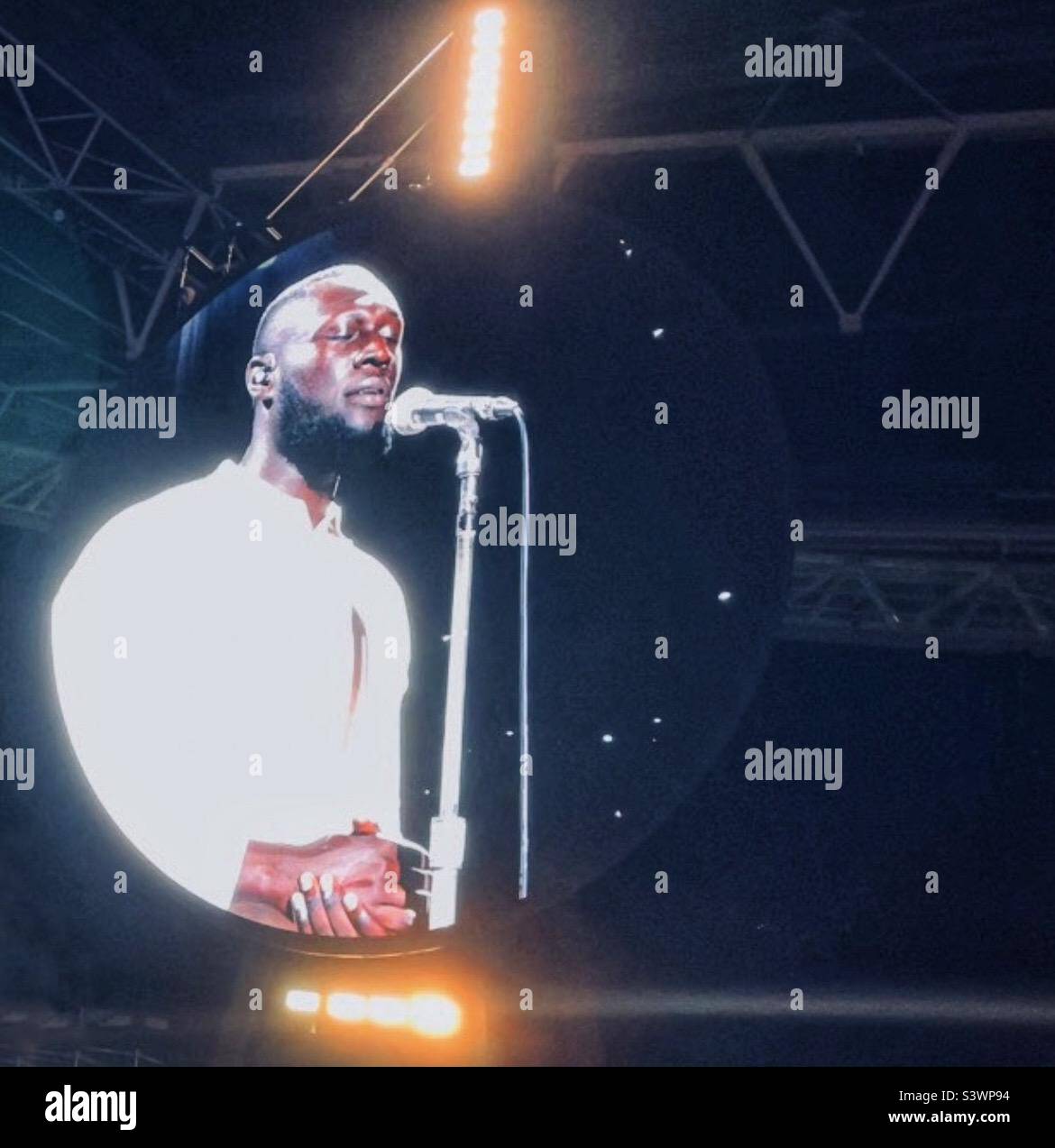 Music of the spheres tour hi-res stock photography and images - Alamy