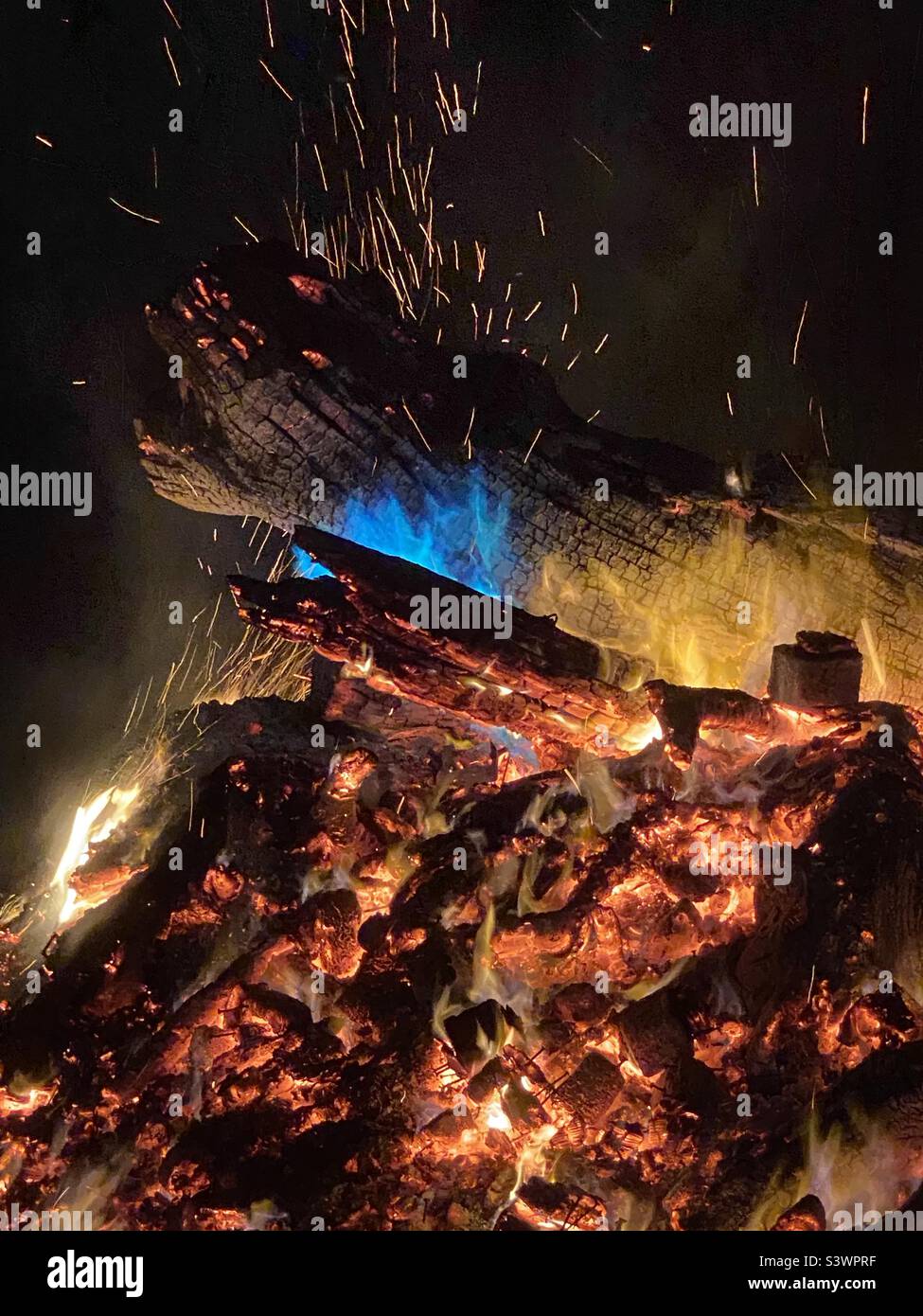 Blue flame hi-res stock photography and images - Alamy