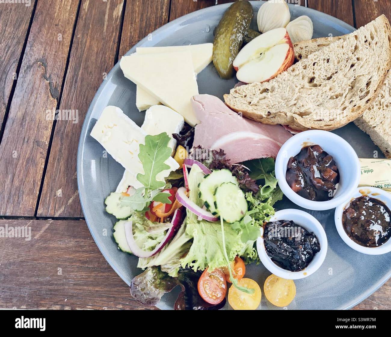 Ploughmans lunch ham cheese hi-res stock photography and images - Alamy
