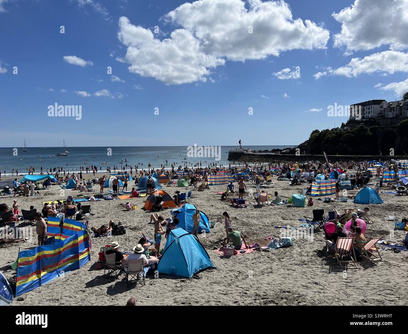 A British summer beach holiday in Looe, Cornwall. 2022 Stock Photo - Alamy