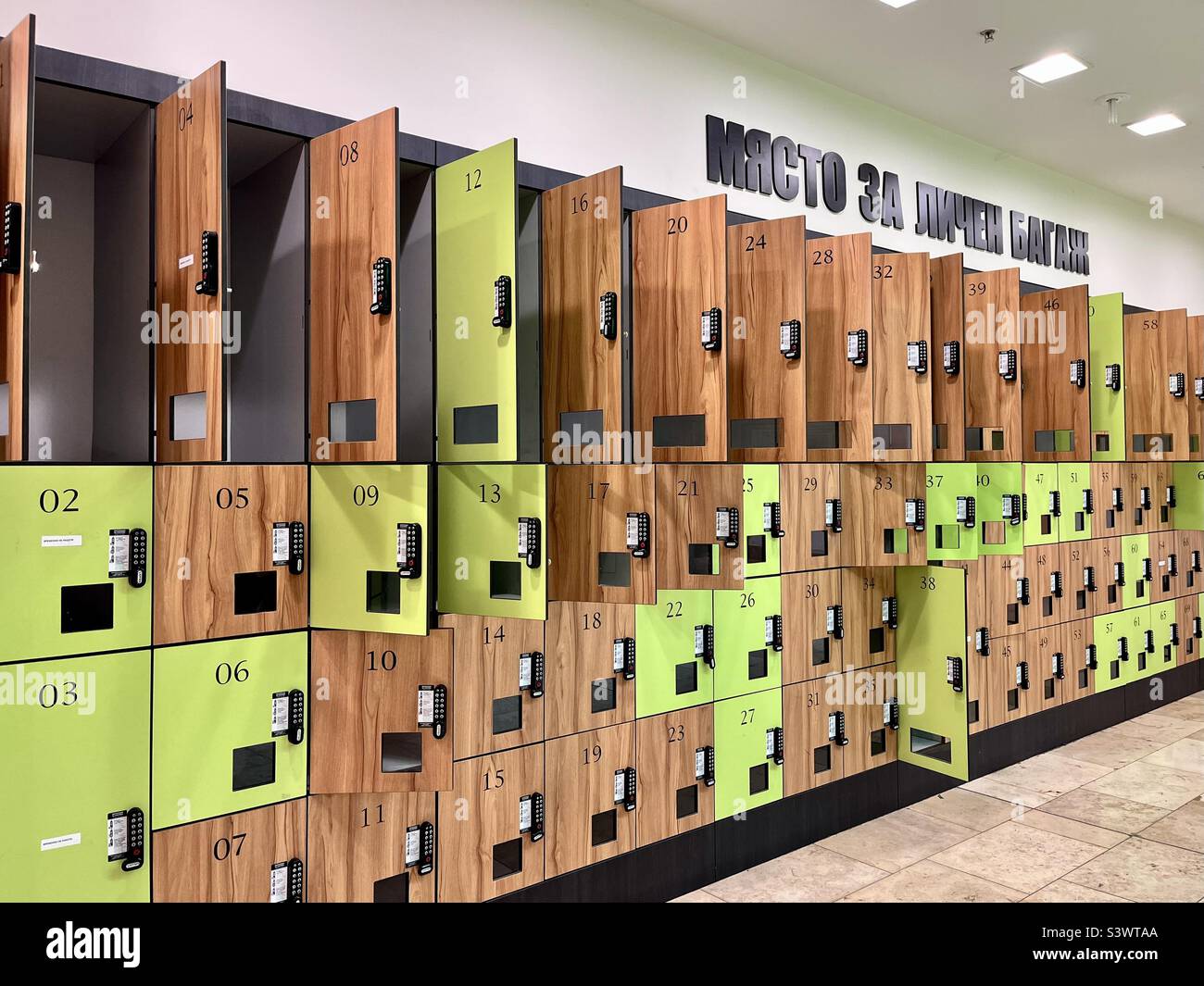 Public lockers hi-res stock photography and images - Alamy