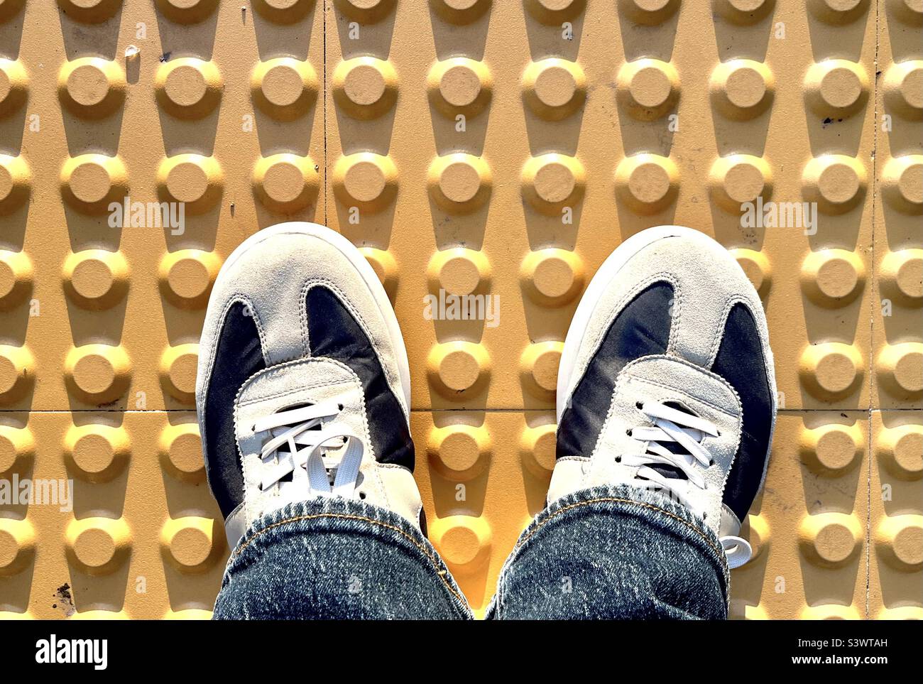 Vision impaired assist hi-res stock photography and images - Alamy