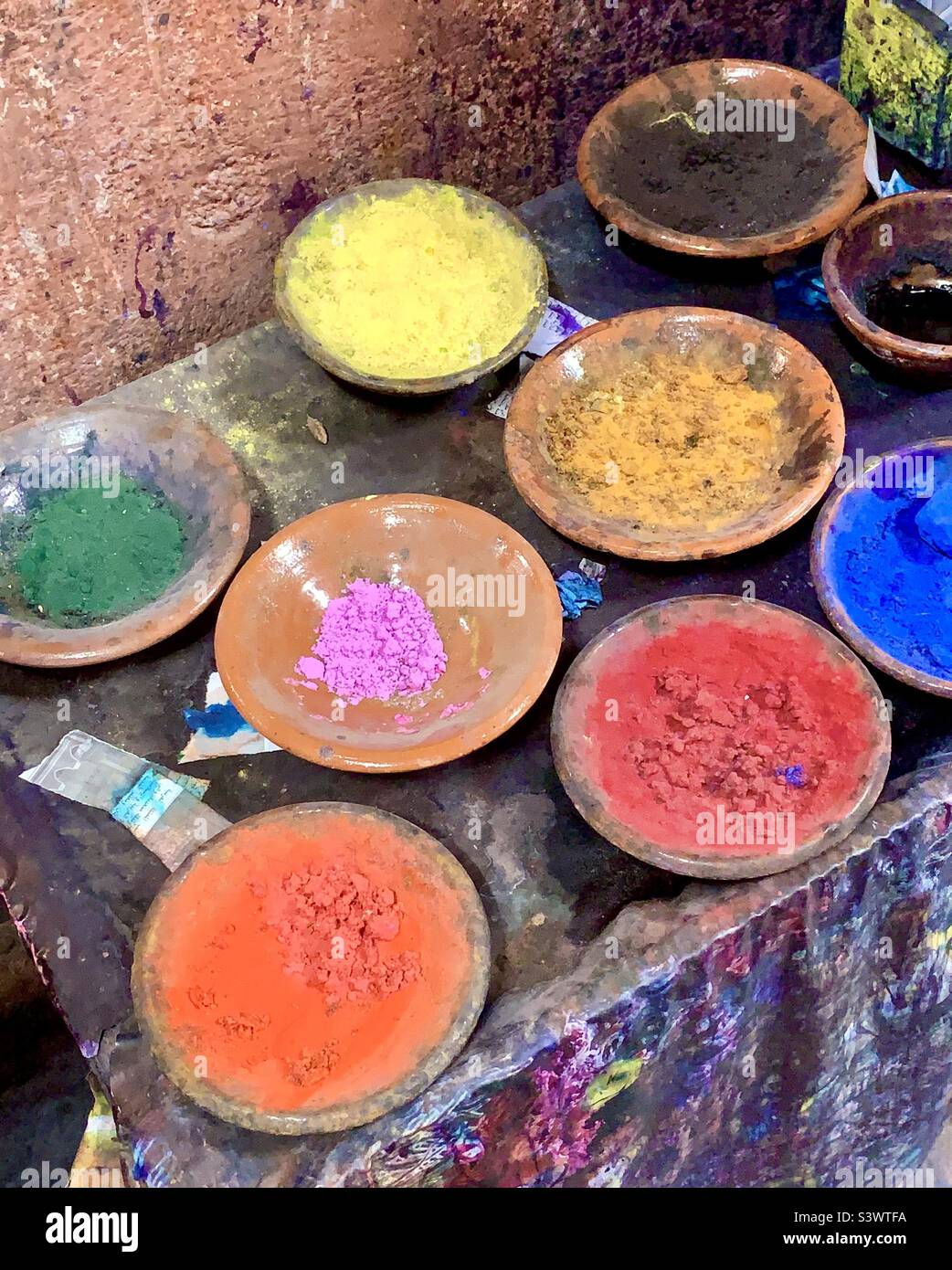 Dyes and dyeing hi-res stock photography and images - Alamy