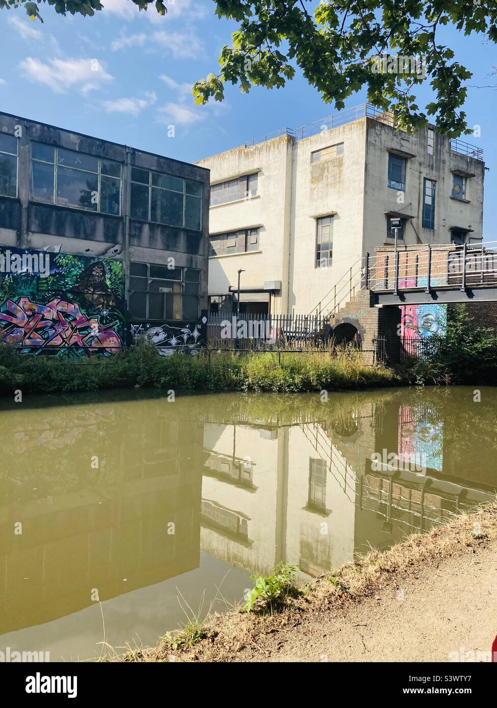 Canal graffiti hi-res stock photography and images - Alamy