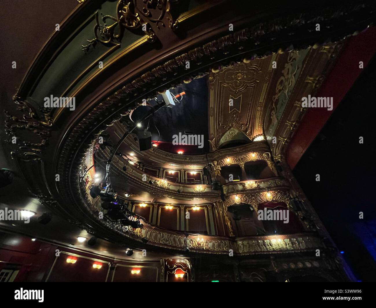 From the stalls in the Apollo Theatre, London Stock Photo - Alamy