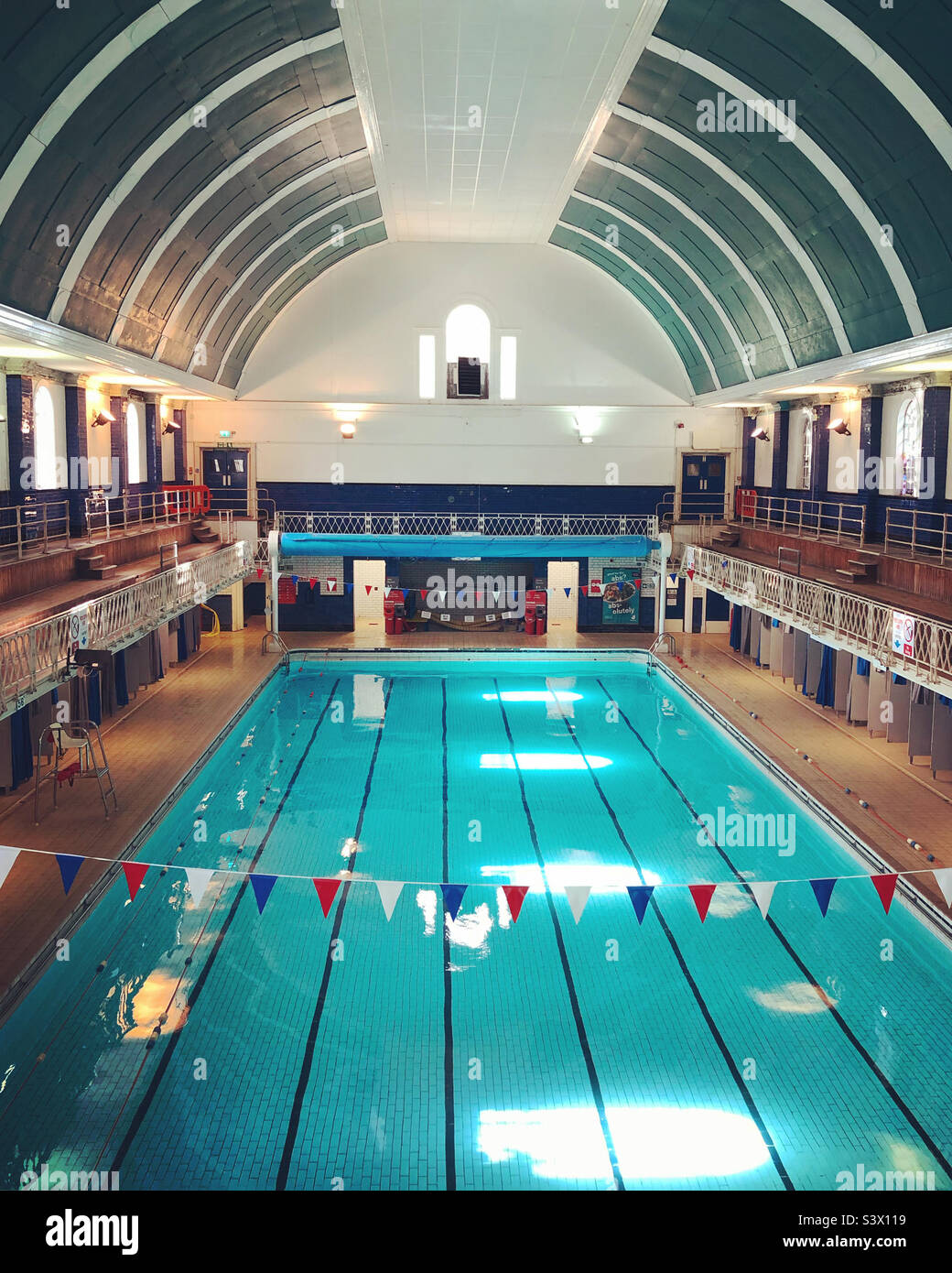 Curved swimming pool hi-res stock photography and images - Alamy