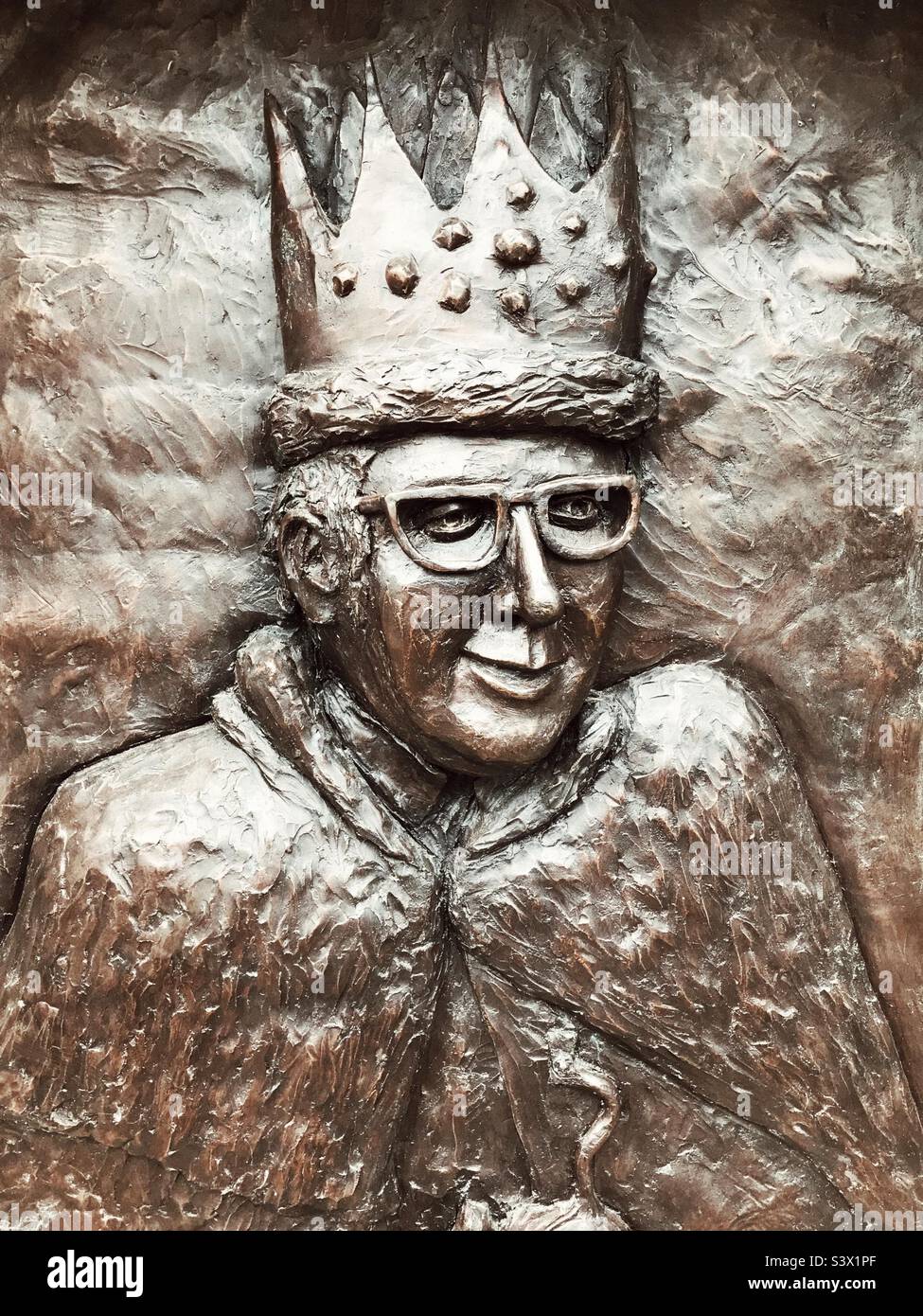 Memorial to Richard Booth the King of Hay founder of Booths secondhand ...