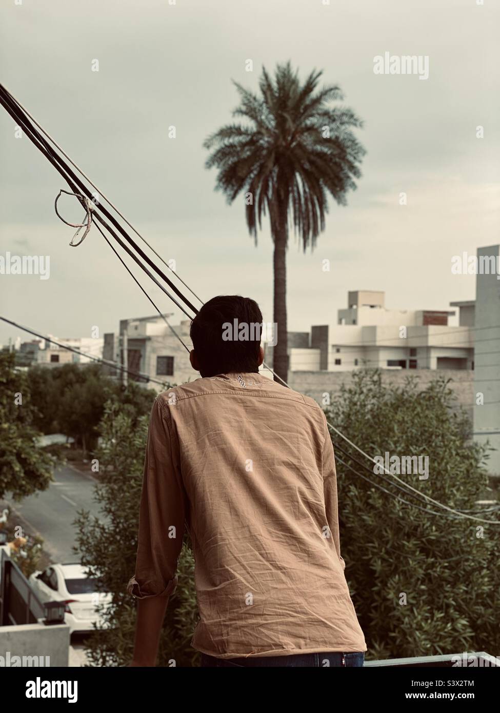Man staring at sky hi-res stock photography and images - Alamy