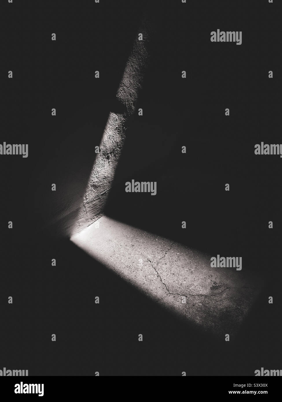 Light inside building hi-res stock photography and images - Alamy