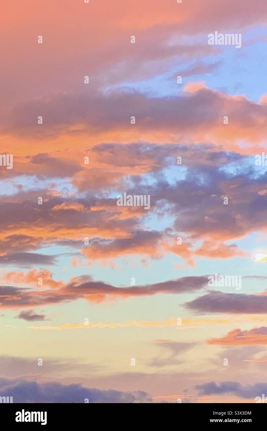 Pastel sunset clouds hi-res stock photography and images - Alamy