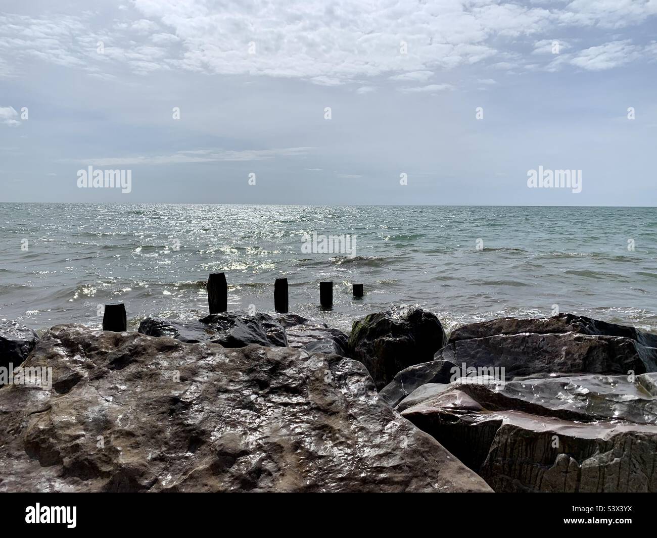 Silver shimmering hi-res stock photography and images - Alamy