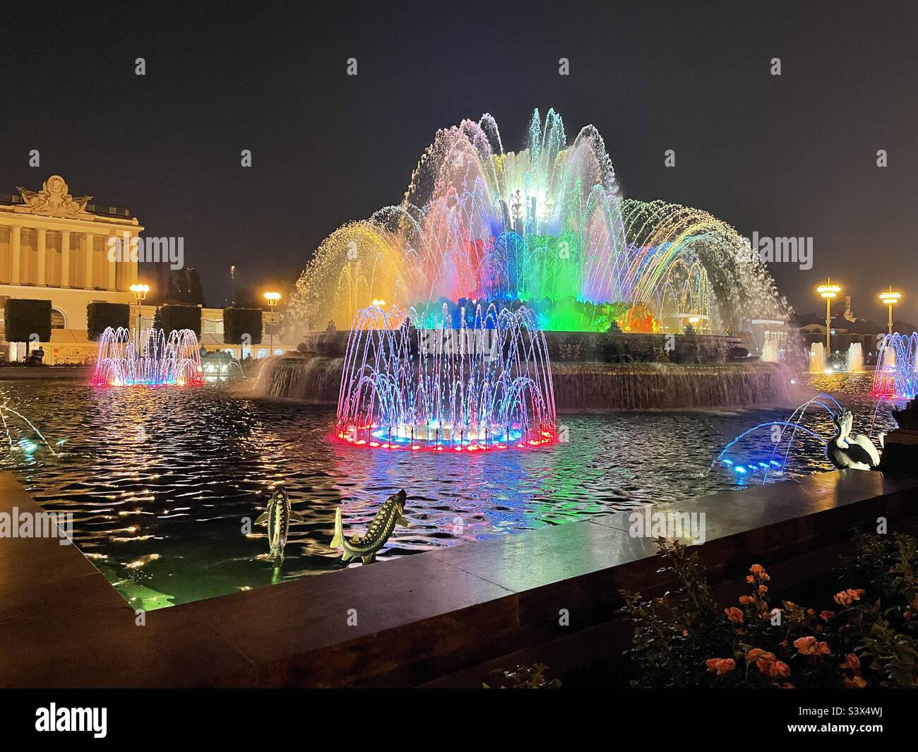 Stone flower fountain hi-res stock photography and images - Alamy