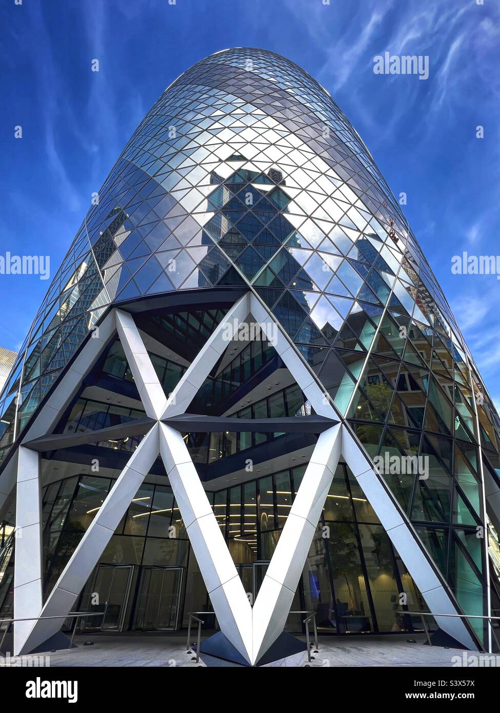 Londons gherkin building hi-res stock photography and images - Alamy
