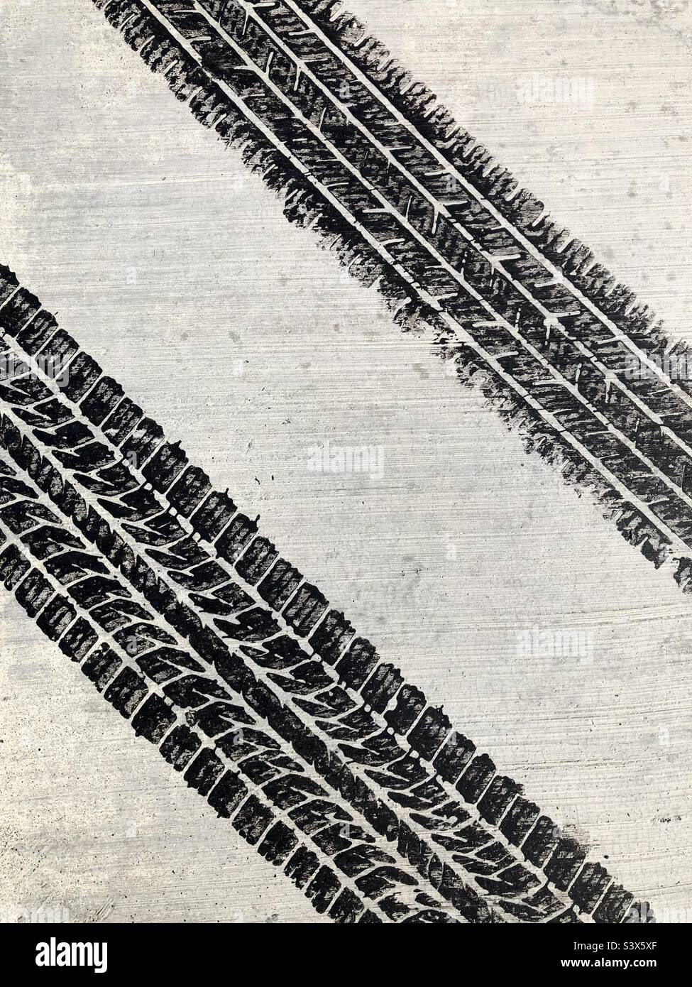 Rubber tire tracks hi-res stock photography and images - Alamy