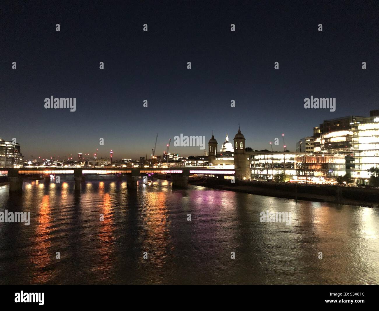 London river at night hi-res stock photography and images - Alamy