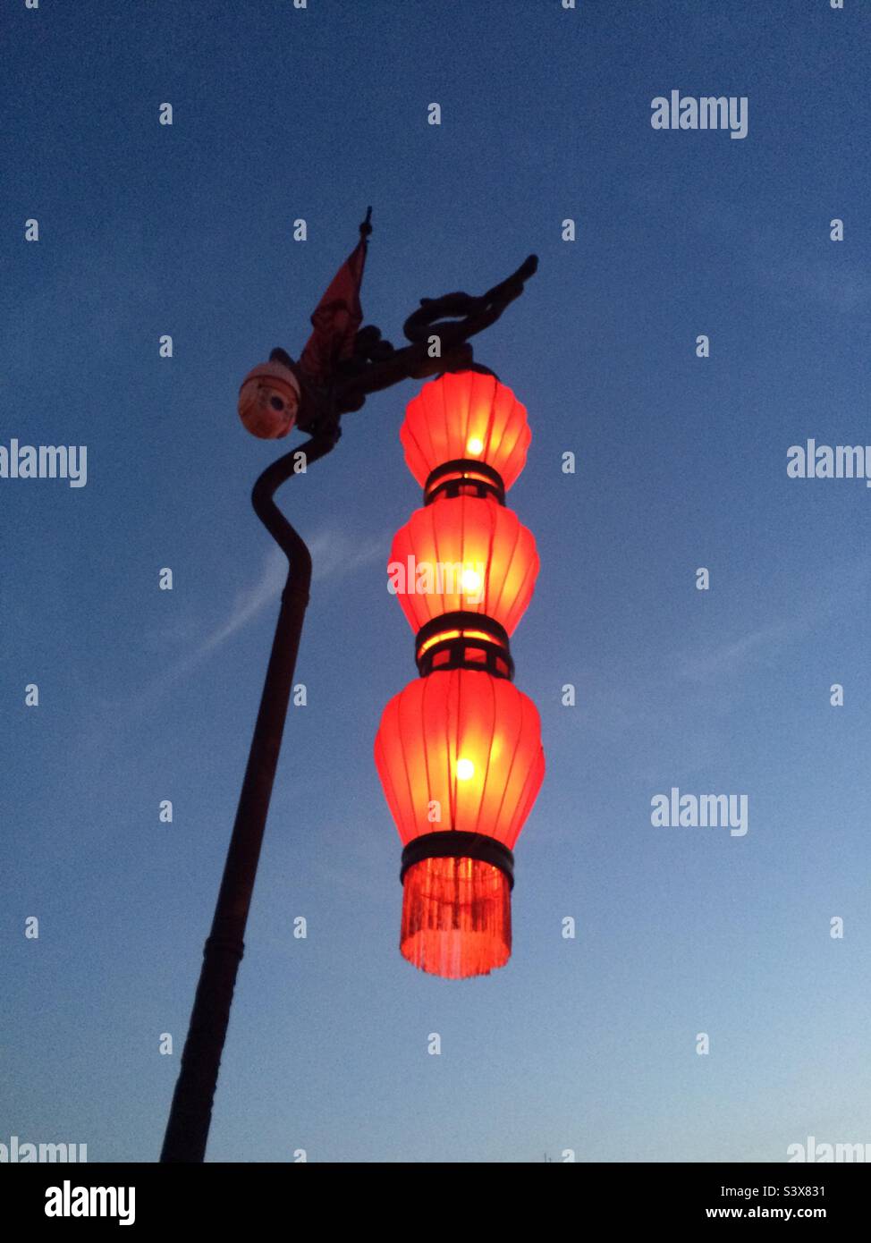 Chinese lamp post hi-res stock photography and images - Alamy
