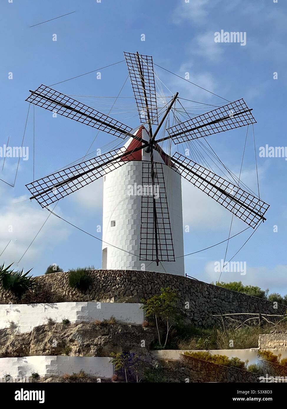 Red and white windmill hi-res stock photography and images - Alamy