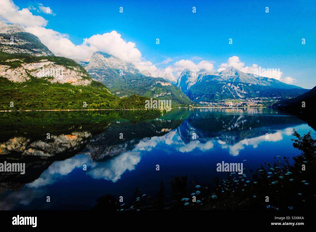 Lago lago lago lago agua hi-res stock photography and images - Alamy