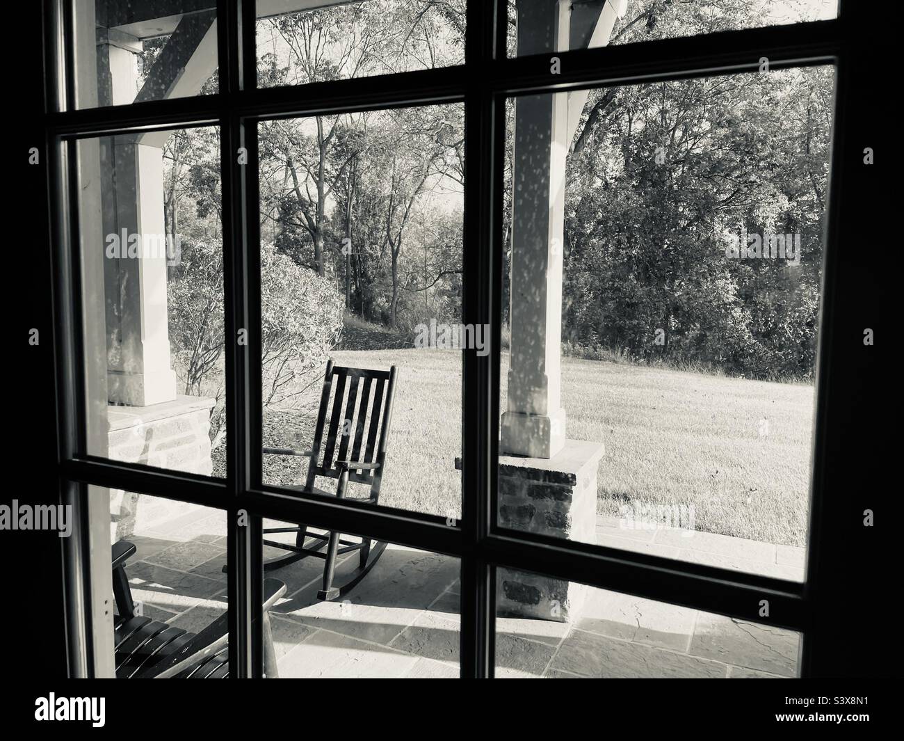 Barn beam porch hi-res stock photography and images - Alamy