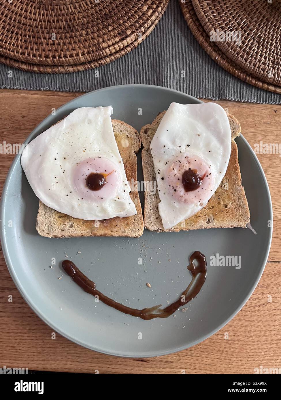 Happy eggs hi-res stock photography and images - Alamy