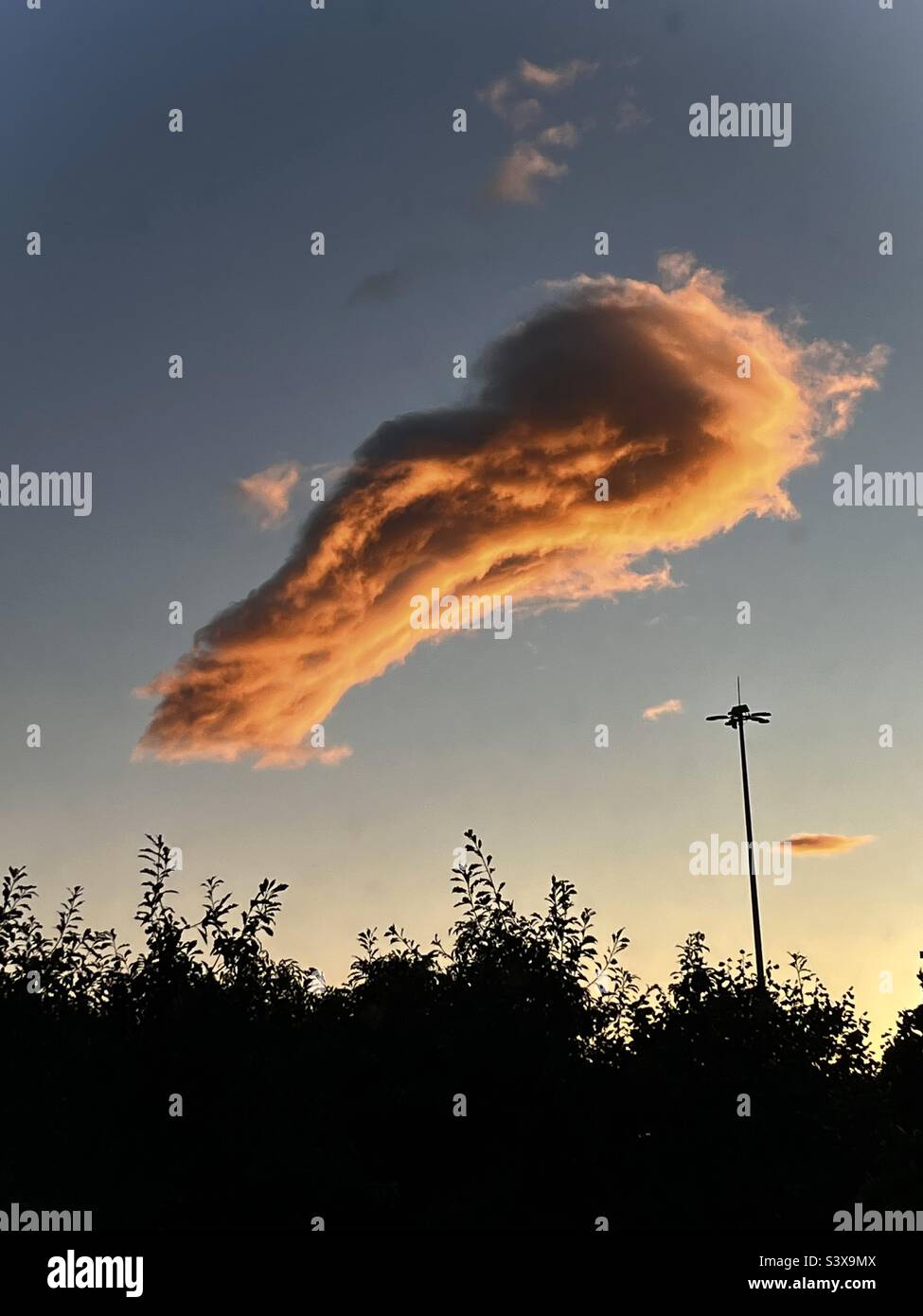 Moody cloud hi-res stock photography and images - Alamy