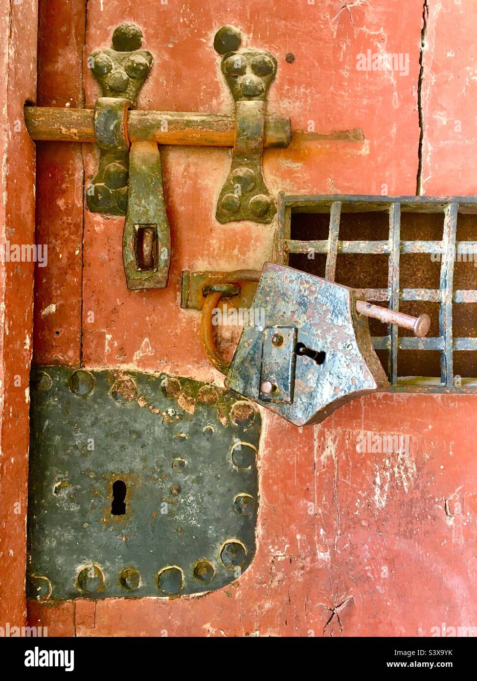 Medieval door lock hi-res stock photography and images - Alamy