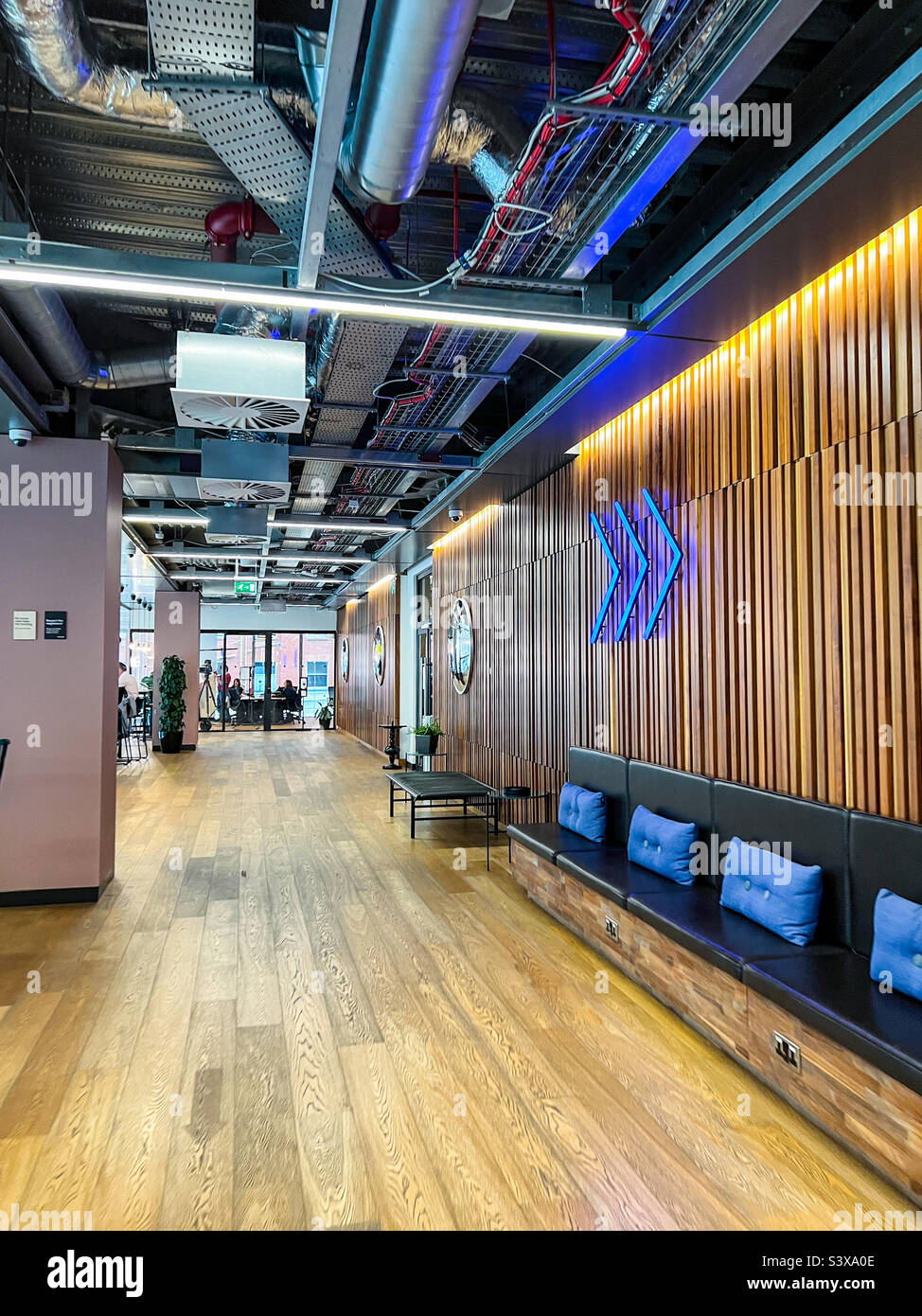 Inside of offices hi-res stock photography and images - Alamy