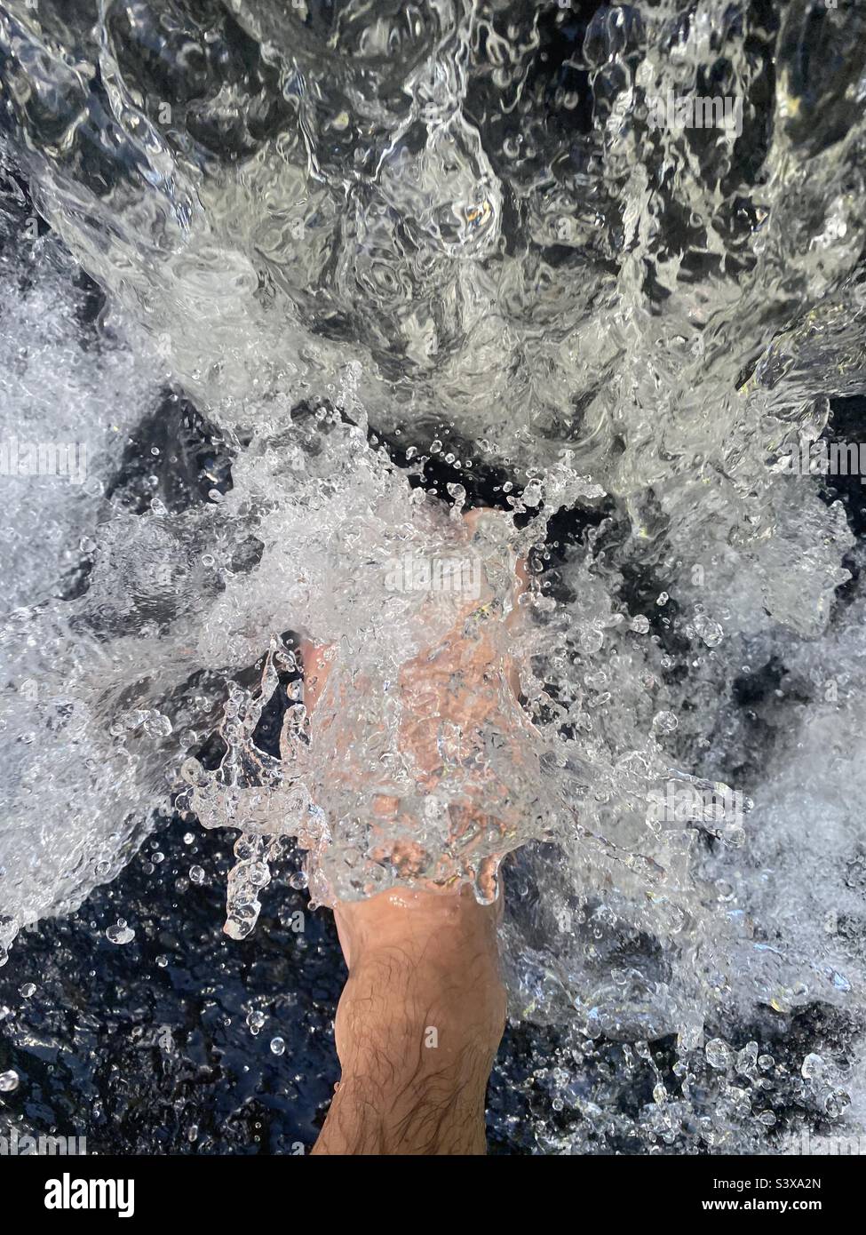 Kicking splash hi-res stock photography and images - Alamy