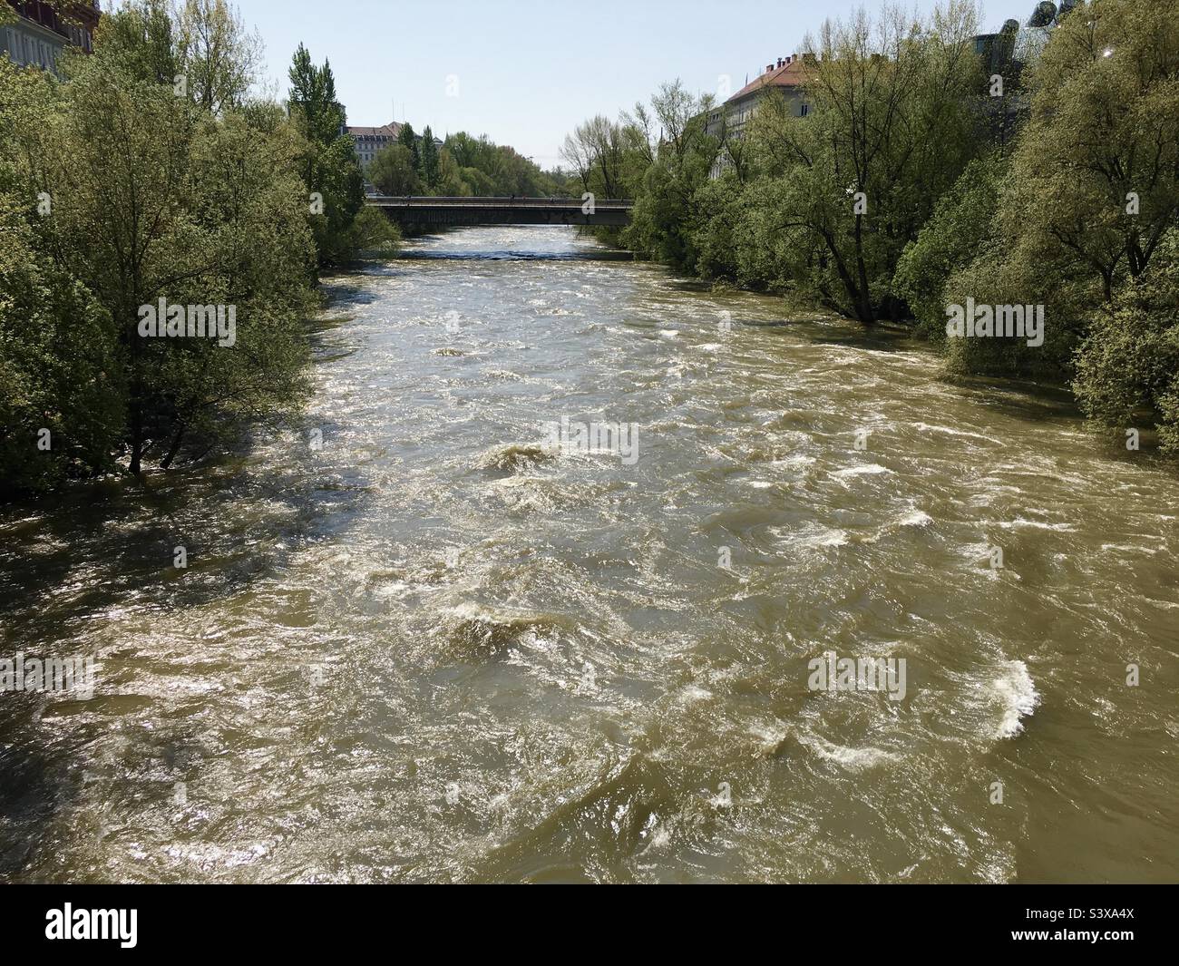 Mur river flowing through the centre of graz hi-res stock photography ...