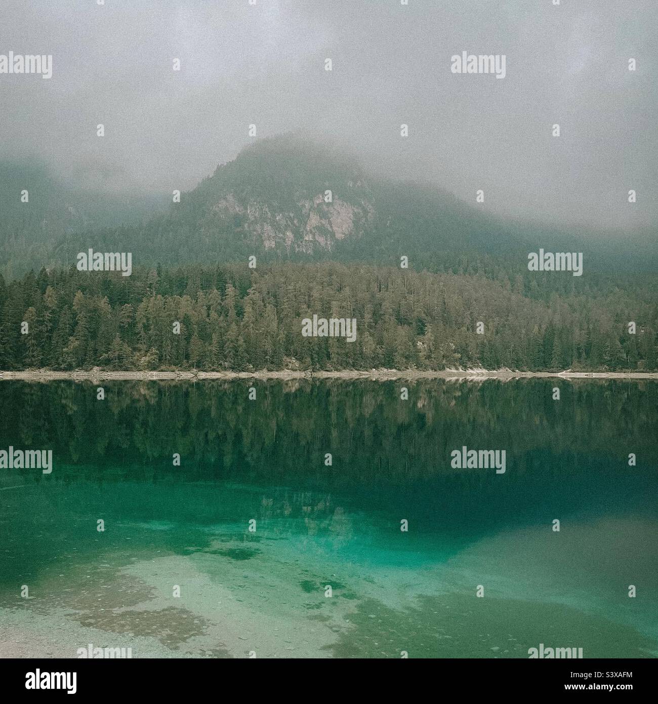 Lago tovel hi-res stock photography and images - Alamy
