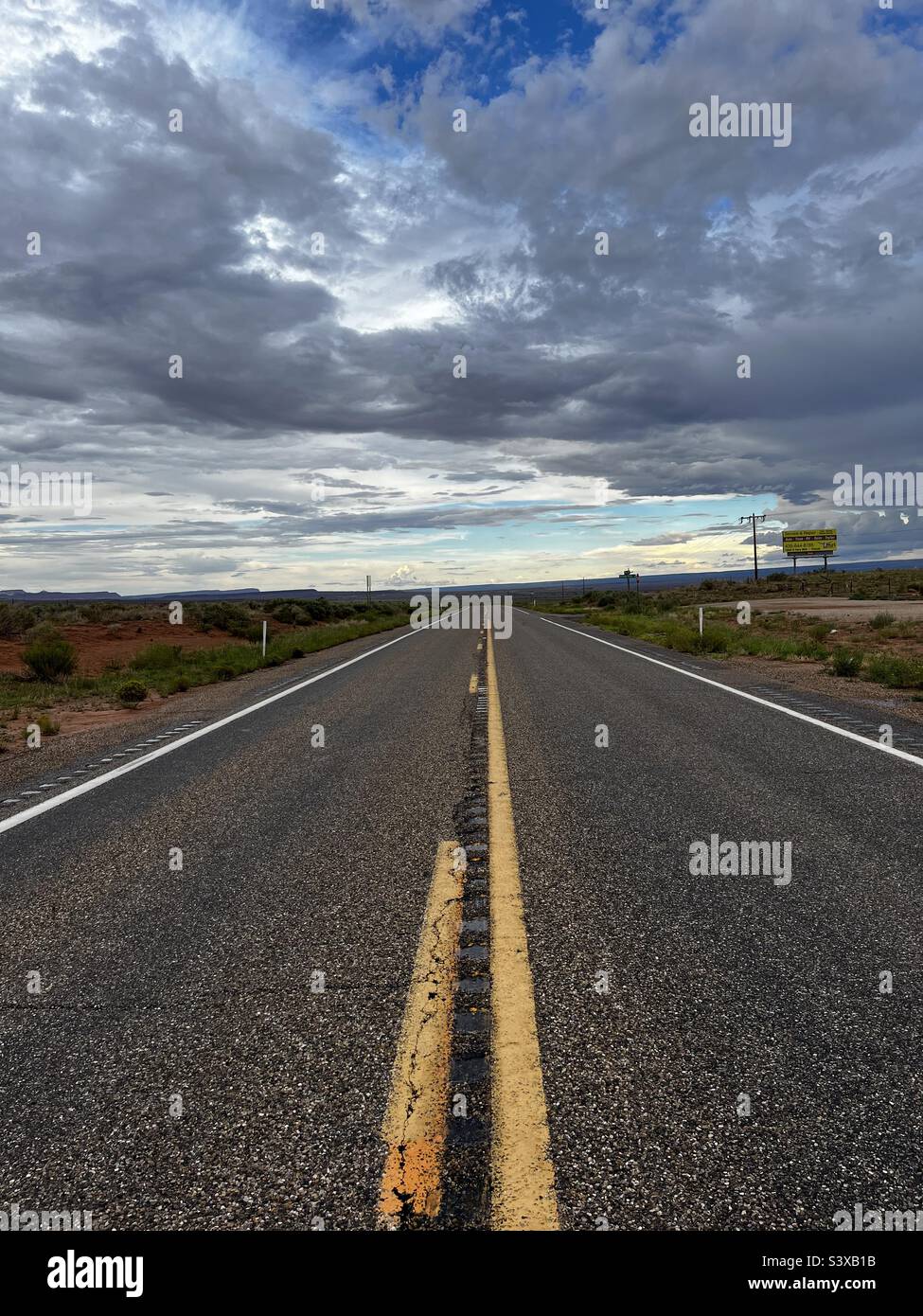 Lonely highway hi-res stock photography and images - Alamy