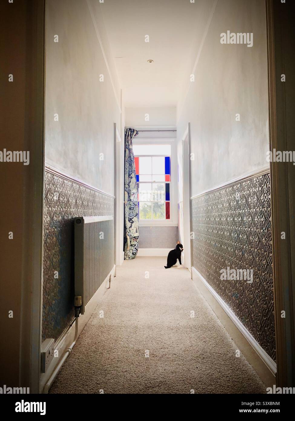 Hallway interior victorian house stained hi-res stock photography and ...