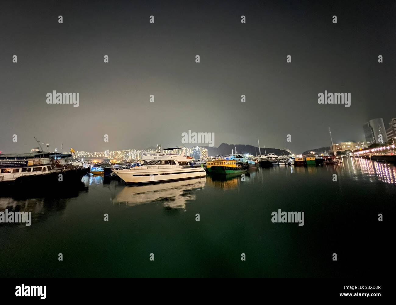 Illuminated boat dock hi-res stock photography and images - Alamy