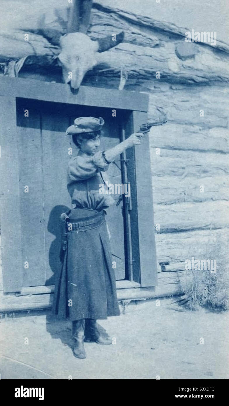 American frontier woman hi-res stock photography and images - Alamy