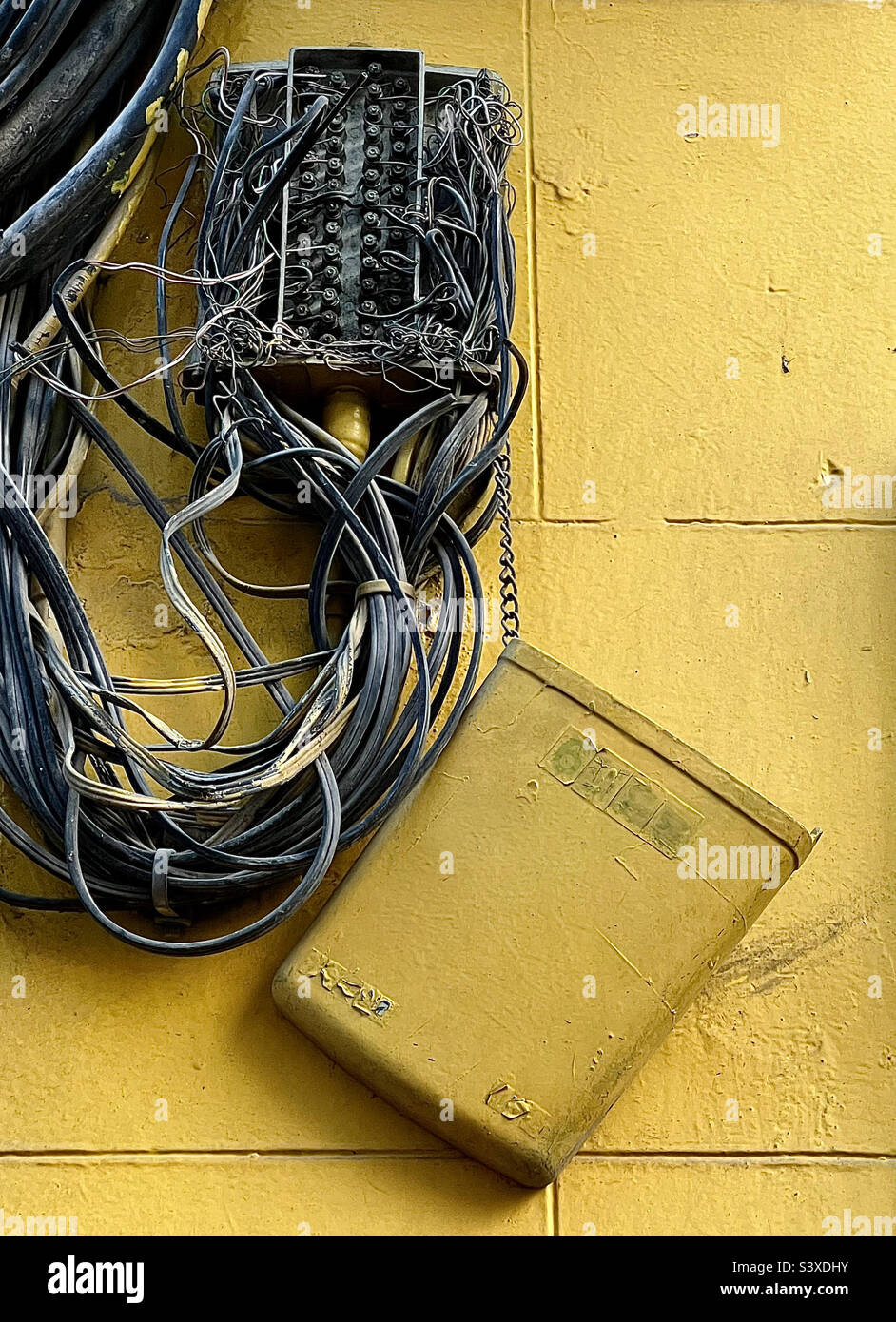 Peligroso peligroso peligroso hi-res stock photography and images - Alamy