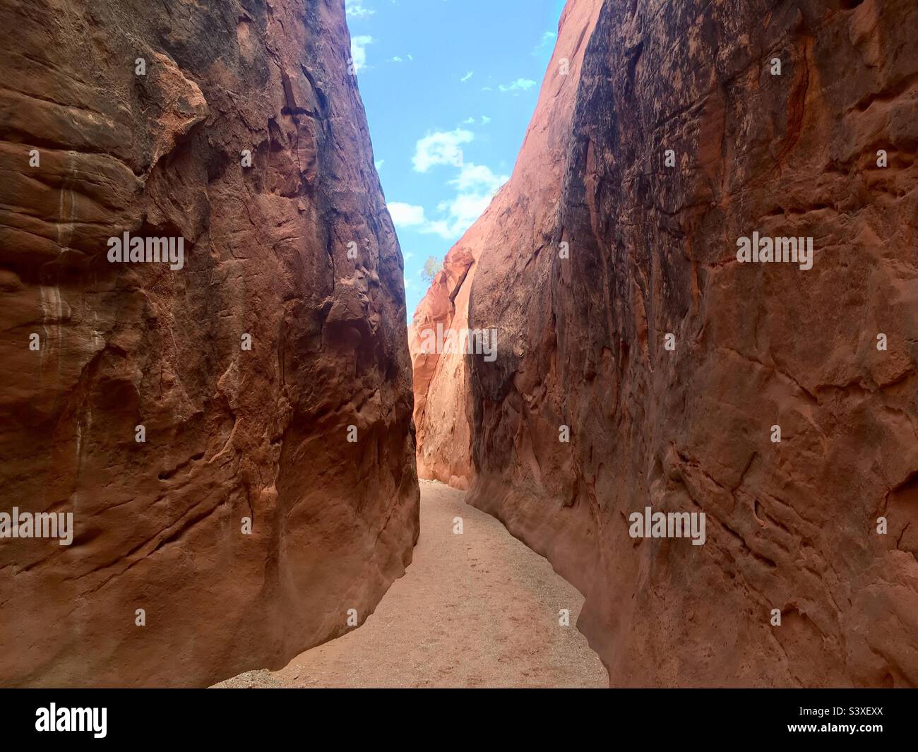 Red rock pathway Stock Photo - Alamy