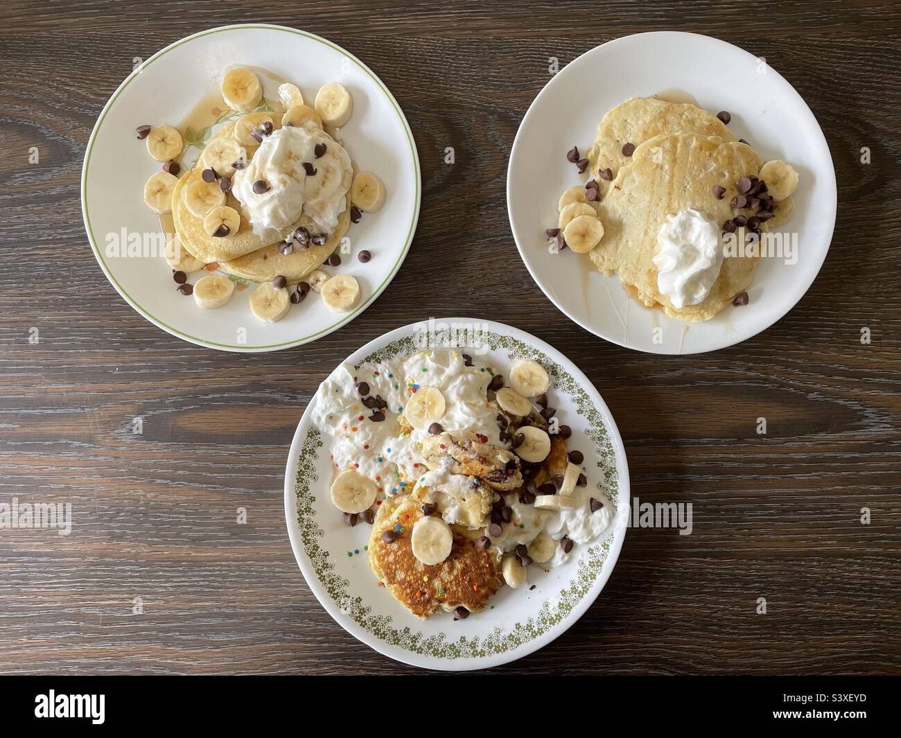 3 plates hi-res stock photography and images - Alamy