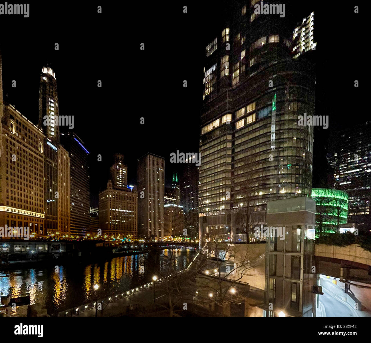 Chicago night hi-res stock photography and images - Alamy