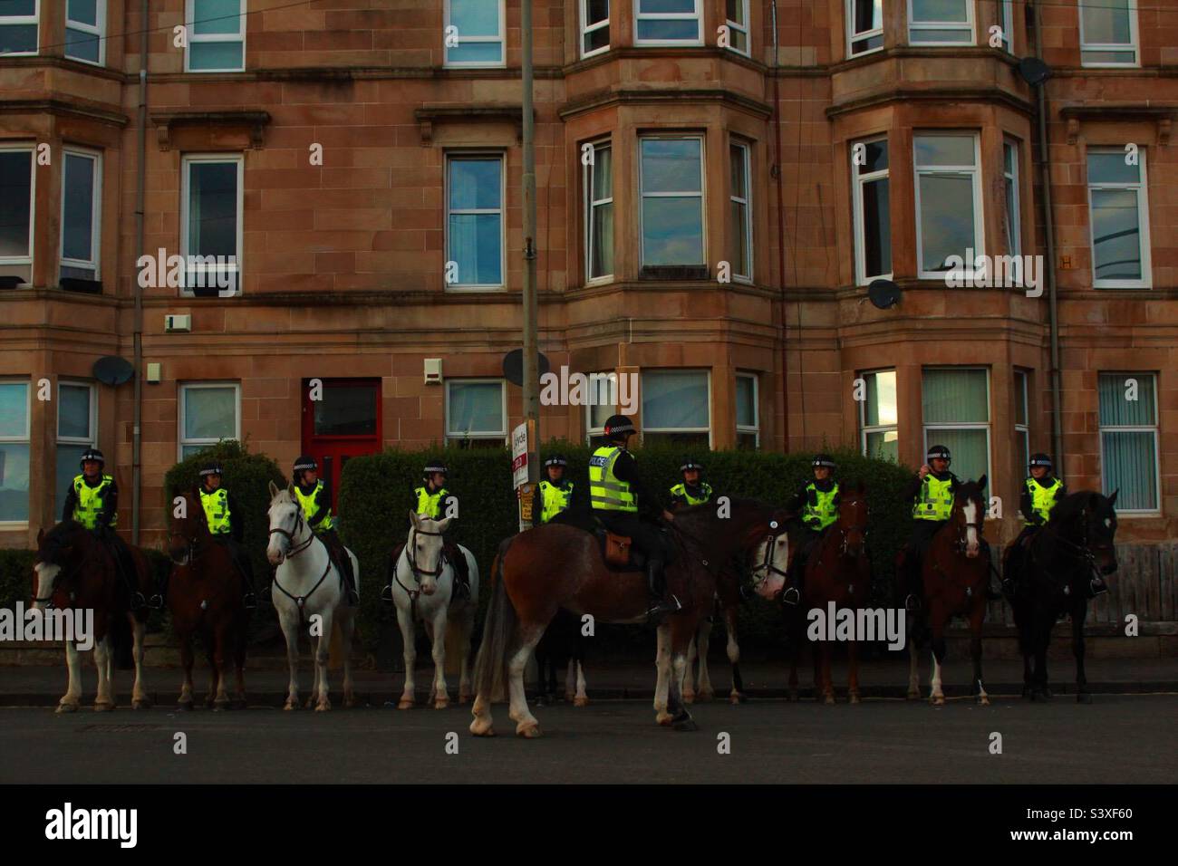 Football crowd police horse hi-res stock photography and images - Alamy