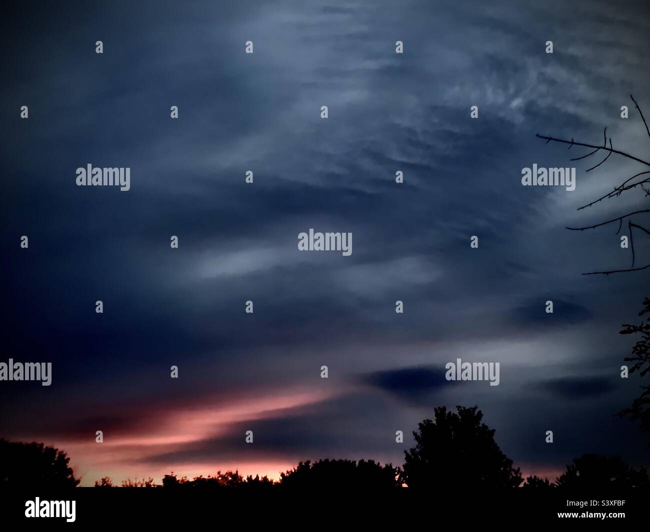 Thick cloud layer hi-res stock photography and images - Alamy