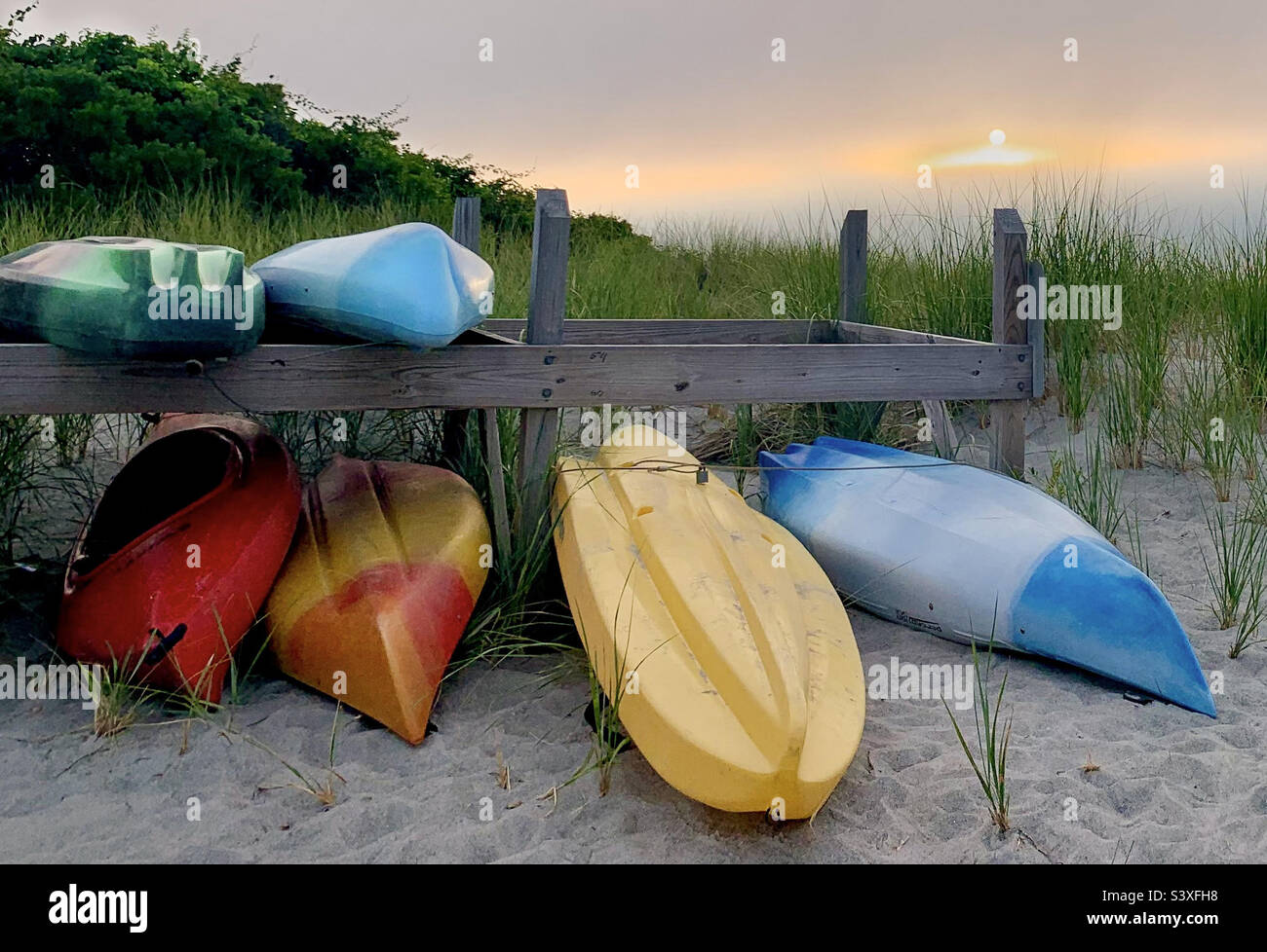 Boats and kayaks on the beach Stock Photo - Alamy