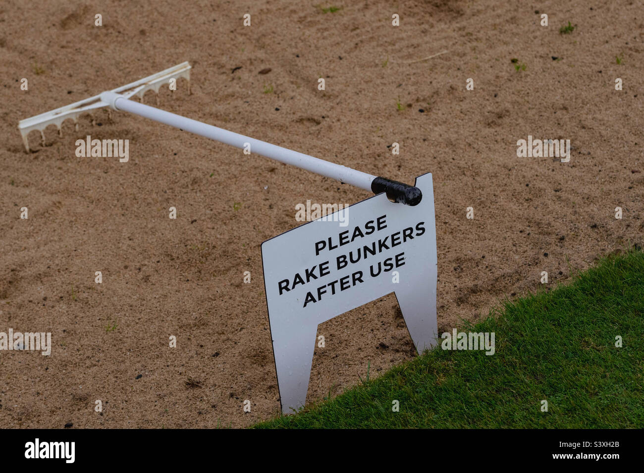 Golf bunker hi-res stock photography and images - Alamy