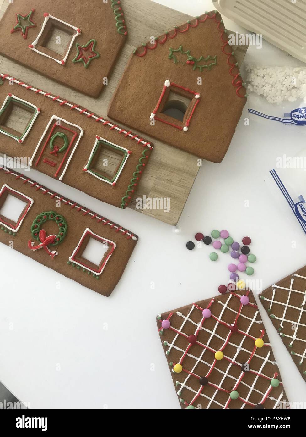 Gingerbread roof hi-res stock photography and images - Alamy