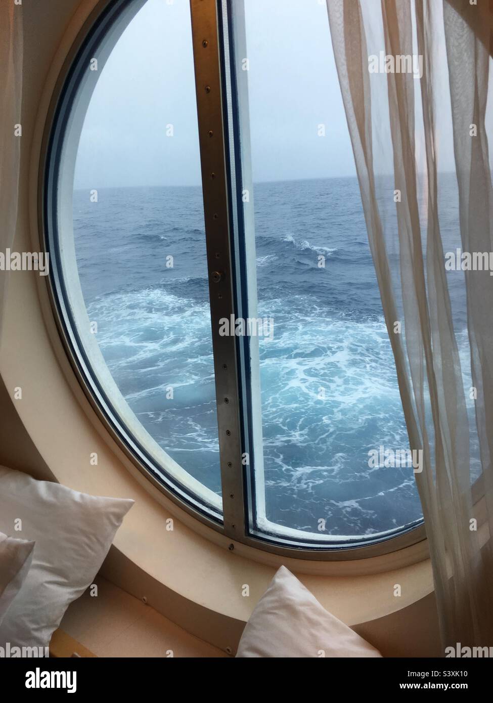 Schiff bullauge hi-res stock photography and images - Alamy