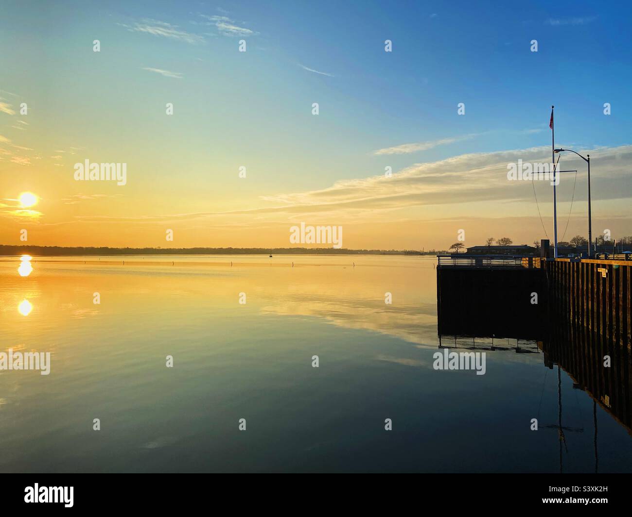 Yellow sunset hi-res stock photography and images - Alamy